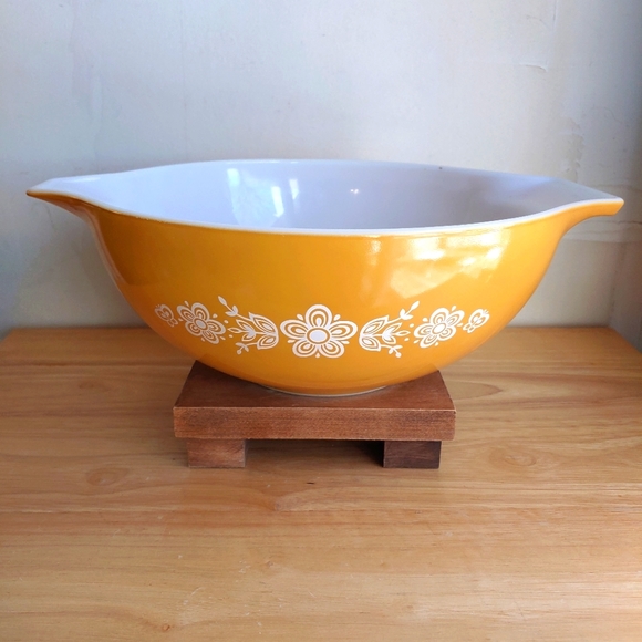 Pyrex | Kitchen | Cinderella Pyrex Gold Vintage Mixing Bowl 4 Qt ...
